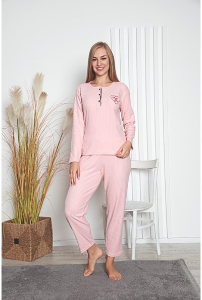 Kışlık Düğmeli Yaka Desenli Uzun Kollu Pijama Takımı Kışlık Düğmeli Yaka Desenli Uzun Kollu Pijama Takımı