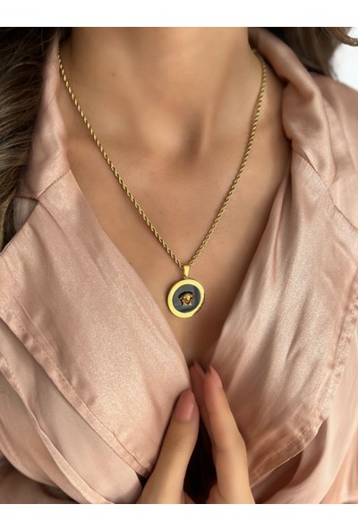 Siyah Medusa Model Gold Çelik Kolye Siyah Medusa Model Gold Çelik Kolye