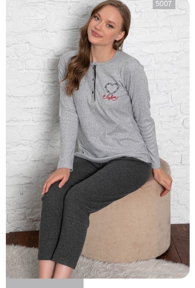 Kışlık Düğmeli Yaka Desenli Uzun Kollu Pijama Takımı Kışlık Düğmeli Yaka Desenli Uzun Kollu Pijama Takımı