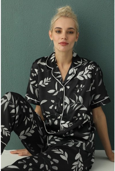 Mihra Saten Kısa Kol Önden Düğmeli Bayan Pijama Takımı