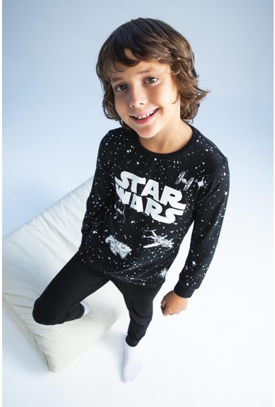 DeFacto Erkek Çocuk Star Wars Lisanslı Regular Fit Pijama Takımı Y0832A622AU DeFacto Erkek Çocuk Star Wars Lisanslı Regular Fit Pijama Takımı Y0832A622AU