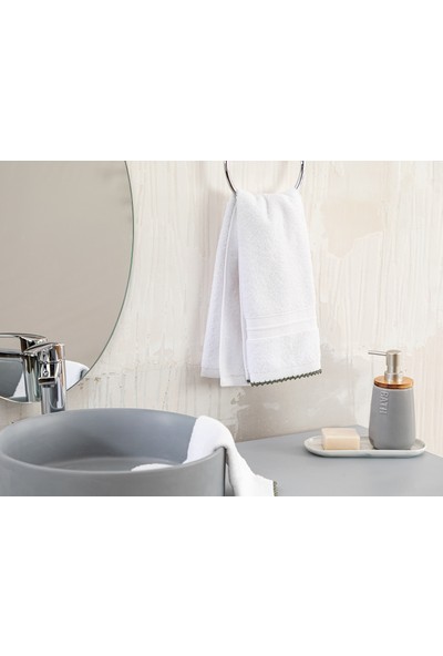 Madame Coco Bellamy Yüz Havlusu