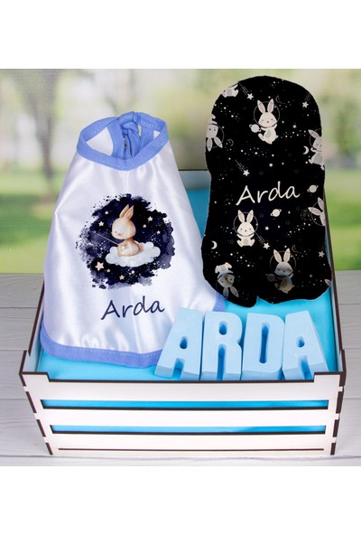 Ejoya Ahşap Sandıkta Kişiye Özel Önlük Battaniye ve Taş Isimlik Bebek Armağan Seti