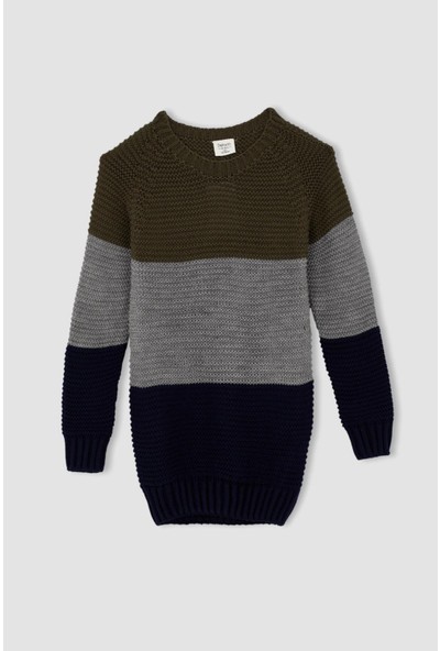 DeFacto Erkek Çocuk Regular Fit Bisiklet Yaka Triko Kazak R3179A622AU DeFacto Erkek Çocuk Regular Fit Bisiklet Yaka Triko Kazak R3179A622AU