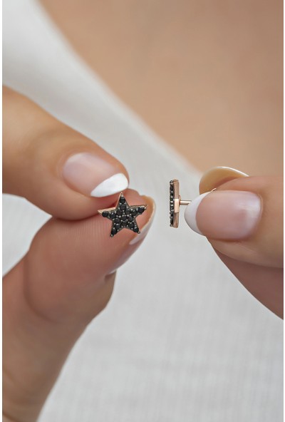 Nereze 925 Ayar Gümüş Minik Siyah Zirkon Taşlı Yıldız Küpe Nereze 925 Ayar Gümüş Minik Siyah Zirkon Taşlı Yıldız Küpe