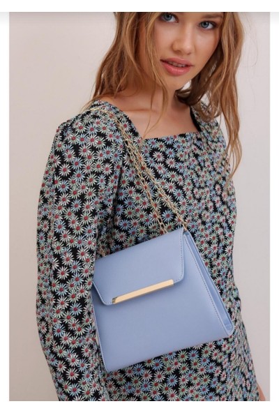 Zincir Askılı Kutu Omuz Çantası