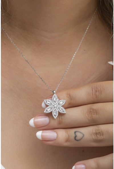 925 Ayar Gümüş 6 Yapraklı Beyaz Taşlı Çiçek Kolye 925 Ayar Gümüş 6 Yapraklı Beyaz Taşlı Çiçek Kolye