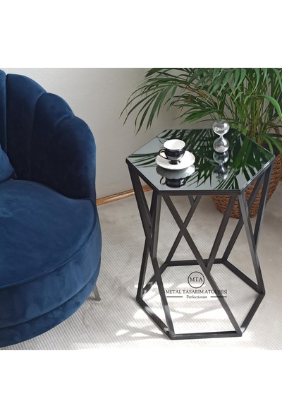 Metal Tasarım Atölyesi Chelsea Metal Ayaklı Aynalı Camlı Dekoratif Yan Sehpa Ofis Sehpası Laptop Sehpası Zigon Siyah-Füme Ayna Metal Tasarım Atölyesi Chelsea Metal Ayaklı Aynalı Camlı Dekoratif Yan Sehpa Ofis Sehpası Laptop Sehpası Zigon Siyah-Füme Ayna