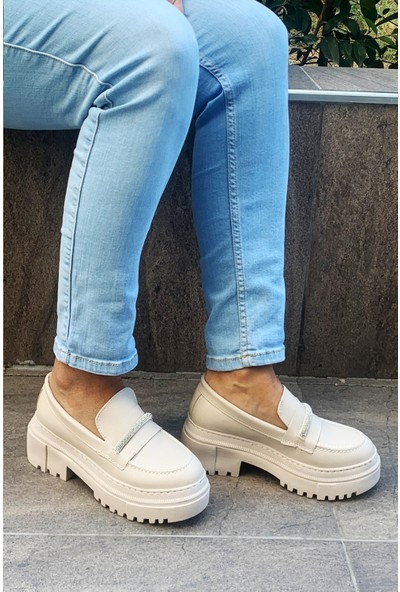 La Scada Kadın Günlük Bej Taş Toka Detaylı Ayakkabı INT8270 La Scada Kadın Günlük Bej Taş Toka Detaylı Ayakkabı INT8270