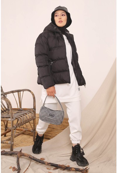 İmaj Butik Siyah Kadın Kapüşonlu Astarlı Fermuarlı Kısa Şişme Mont İmaj Butik Siyah Kadın Kapüşonlu Astarlı Fermuarlı Kısa Şişme Mont