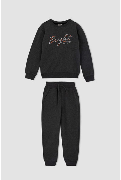 DeFacto Erkek Çocuk Regular Fit Bisiklet Yaka Geri Dönüşümlü Sweatshirt Eşofman Alt Takımı Z0282A622Wn DeFacto Erkek Çocuk Regular Fit Bisiklet Yaka Geri Dönüşümlü Sweatshirt Eşofman Alt Takımı Z0282A622Wn