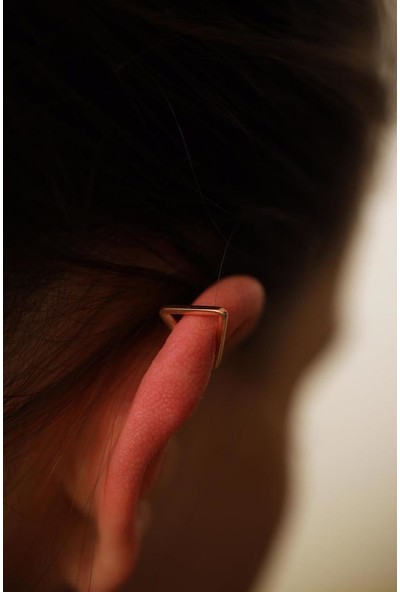 İzla Design Üçgen Model Rose Gümüş Kıkırdak Küpe