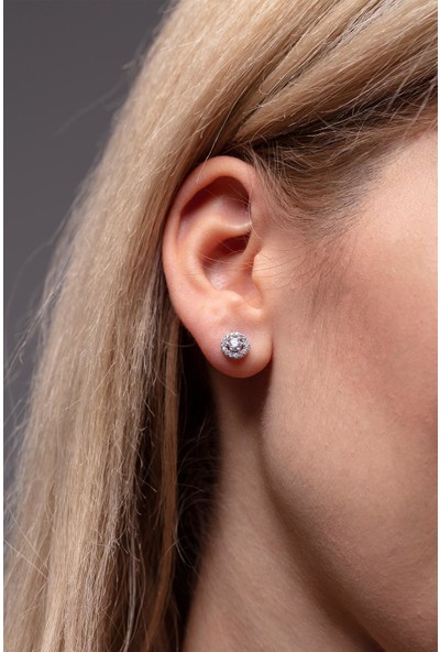 Ninova Silver Zirkon Taşlı Tektaş Model Gümüş Küpe Ninova Silver Zirkon Taşlı Tektaş Model Gümüş Küpe