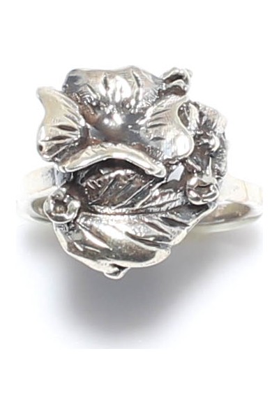 Nusret Takı 925 Ayar Gümüş Yapraklı Çiçek Yüzük Nusret Takı 925 Ayar Gümüş Yapraklı Çiçek Yüzük