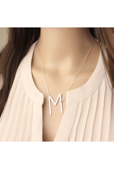 Papatya Silver Kişiye Özel Plaka Büyük Harf Kolye Papatya Silver Kişiye Özel Plaka Büyük Harf Kolye