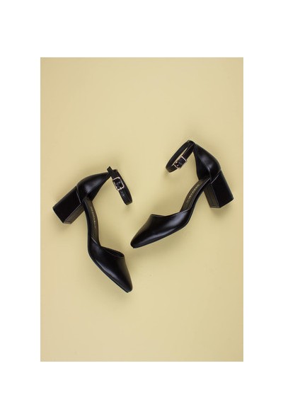 Tarçın Deri Siyah Klasik Günlük Kadın Topuklu Ayakkabı TRC71-0323 Tarçın Deri Siyah Klasik Günlük Kadın Topuklu Ayakkabı TRC71-0323