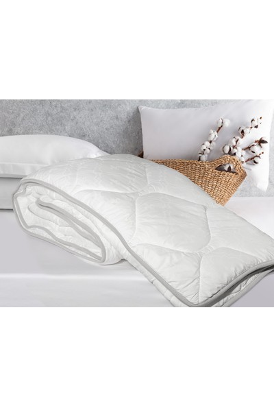 Madame Coco Brest Jakarlı Biyeli Çift Kişilik Yorgan - Beyaz Madame Coco Brest Jakarlı Biyeli Çift Kişilik Yorgan - Beyaz
