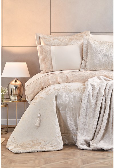 Karaca Home Valeria Royal Gold 10 Parça Çeyiz Seti Karaca Home Valeria Royal Gold 10 Parça Çeyiz Seti