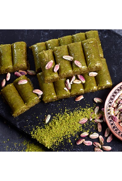 Hacıahmetoğulları Fıstıklı Yeşil Sarma Baklava Hacıahmetoğulları Fıstıklı Yeşil Sarma Baklava