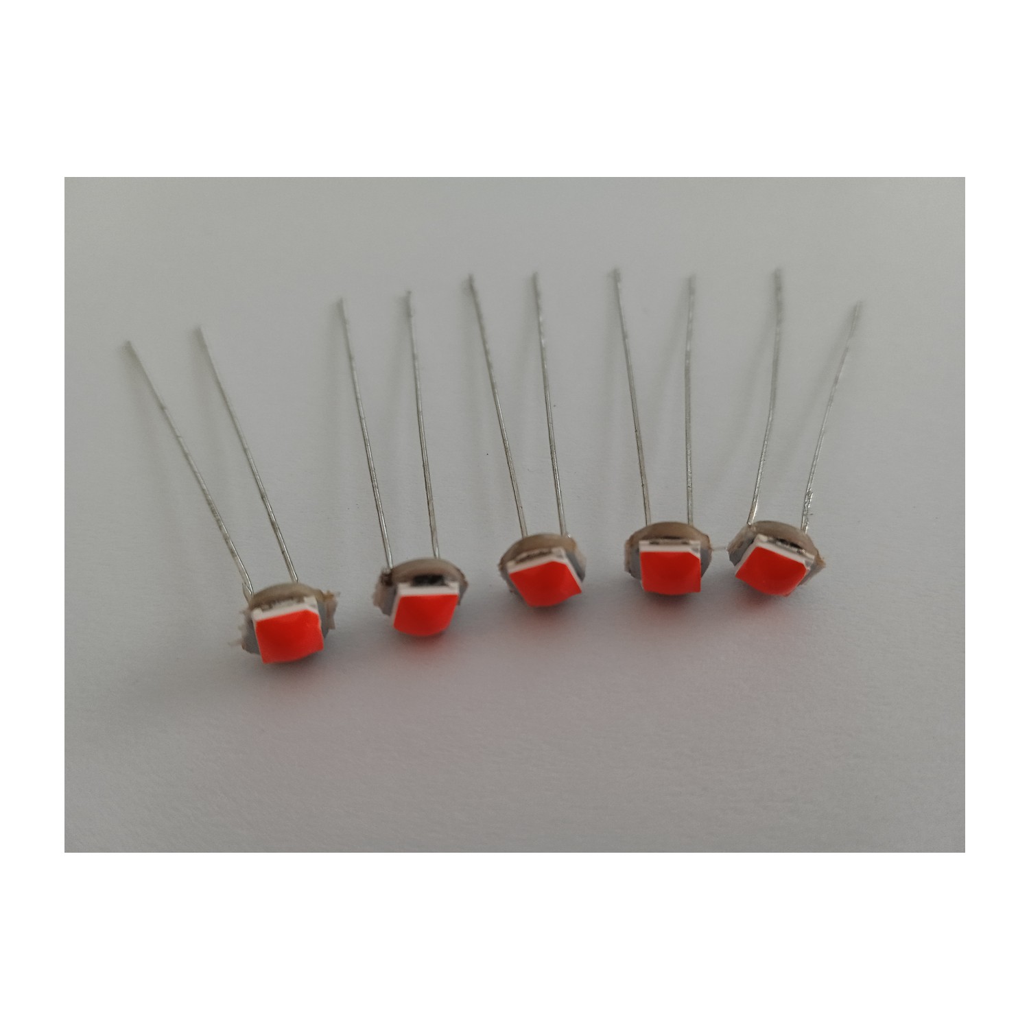 Zembil T5 LED Ampul Kıl Bacak Tel Bacak Kılçık Ampul Kırmızı Fiyatı