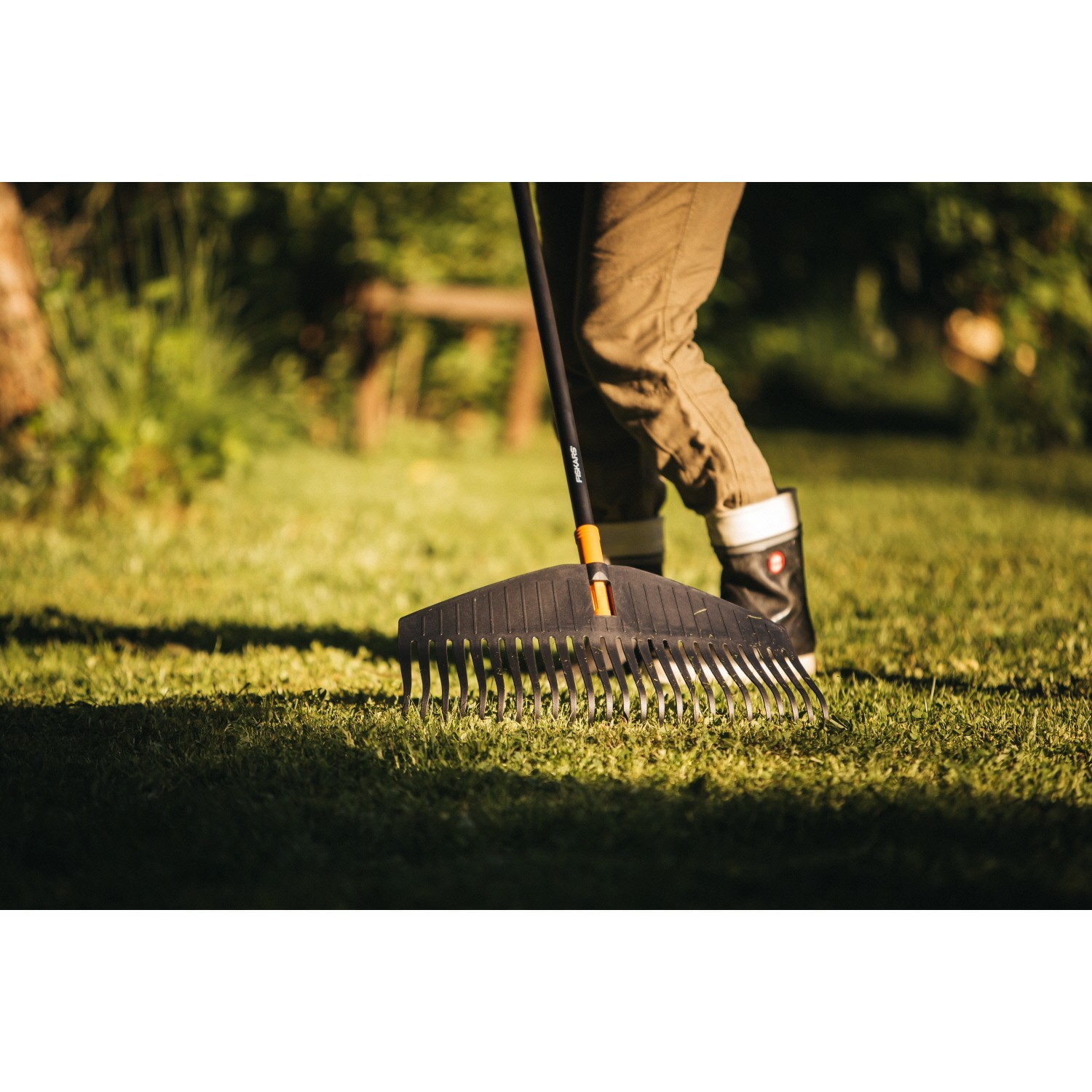 Fiskars 135026-1003464 Solid Yaprak Tırmığı M-Orta Fiyatı