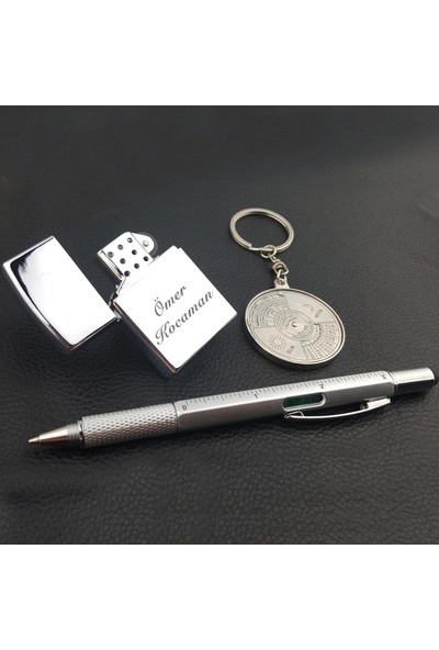 Pigado Kişiye Özel Çakmak 50 Yıllık Takvim Anahtarlık ve Kalem Seti Pigado Kişiye Özel Çakmak 50 Yıllık Takvim Anahtarlık ve Kalem Seti