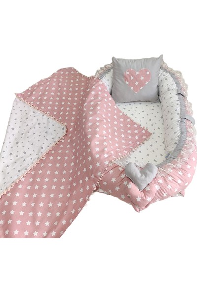 Bebek Atölyesi Pudra Gri Yıldız Desenli Babynest ve Ponpon Battaniye Bebek Atölyesi Pudra Gri Yıldız Desenli Babynest ve Ponpon Battaniye
