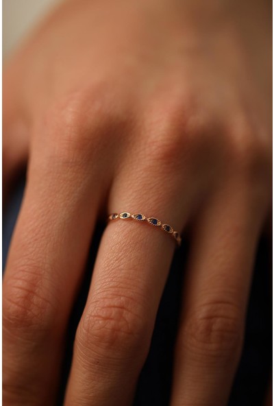 Sıralı Göz Model Safir Taşlı Rose Gümüş Yüzük Sıralı Göz Model Safir Taşlı Rose Gümüş Yüzük