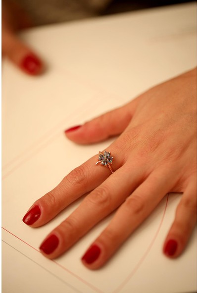 Yonca Model Mistik Topaz Taşlı Rose Gümüş Yüzük Yonca Model Mistik Topaz Taşlı Rose Gümüş Yüzük