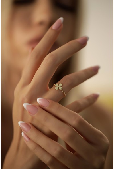 Yonca Model Gold Rengi Gümüş İtalyan Yüzük Yonca Model Gold Rengi Gümüş İtalyan Yüzük