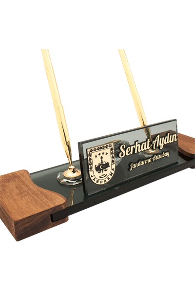Ofistike Jandarmalara Özel İsimlik Jandarma Logolu Masif Masa İsimliği Ofistike Jandarmalara Özel İsimlik Jandarma Logolu Masif Masa İsimliği