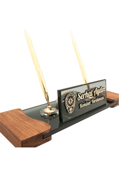 Ofistike Polislere Özel İsimlik Polis Logolu Masif Masa İsimliği Ofistike Polislere Özel İsimlik Polis Logolu Masif Masa İsimliği