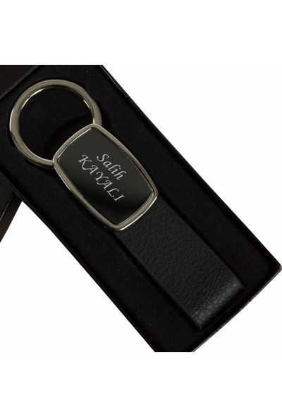 Hediye Rengi Isme Özel Siyah Derili Metal Ayrıntılı Anahtarlık Hediye Rengi Isme Özel Siyah Derili Metal Ayrıntılı Anahtarlık