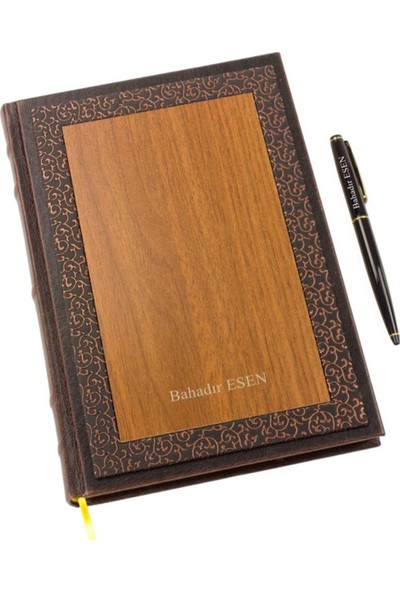 Hediye Rengi İsme Özel Deri Işlemeli Ahşap Büyük Boy Defter ve Kalem Seti Hediye Rengi İsme Özel Deri Işlemeli Ahşap Büyük Boy Defter ve Kalem Seti