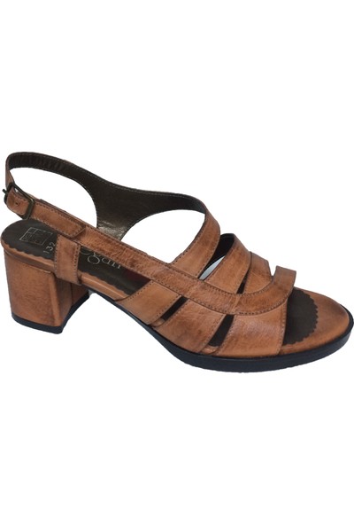 Elegan Taba Deri Bantlı Alçak Topuk Sandalet Elegan Taba Deri Bantlı Alçak Topuk Sandalet