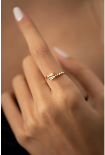 Ninova Silver Çapraz Model Baget Taşlı Altın Kaplama Gümüş Italyan Yüzük