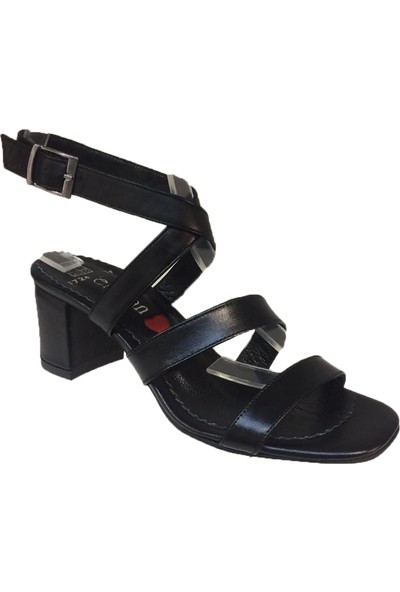 Elegan Küçük Büyük Numara Siyah Deri Kısa Kalın Topuklu Sandalet Elegan Küçük Büyük Numara Siyah Deri Kısa Kalın Topuklu Sandalet