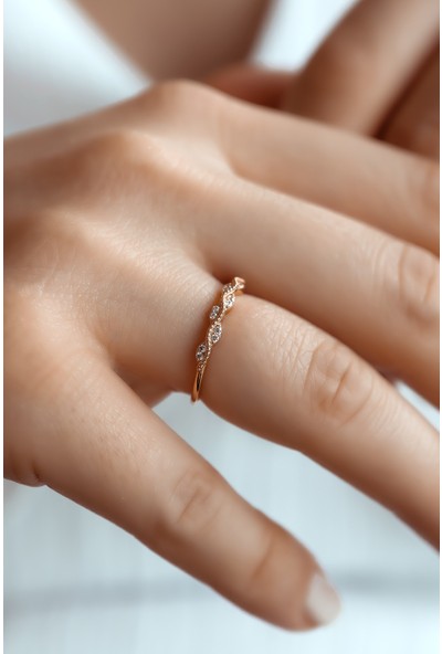 Semi̇z Kuyumculuk Sarmal Taşlı Zarif Altın Yüzük