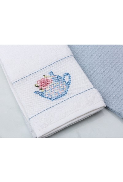 Madame Coco Çiçekli Demlik Nakışlı İkili Mutfak Havlusu - Beyaz / Mavi - 40x60 cm Madame Coco Çiçekli Demlik Nakışlı İkili Mutfak Havlusu - Beyaz / Mavi - 40x60 cm