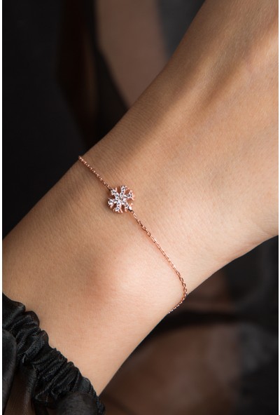 Elika Silver Kadın Kar Tanesi Model 925 Ayar Gümüş Bileklik Elika Silver Kadın Kar Tanesi Model 925 Ayar Gümüş Bileklik