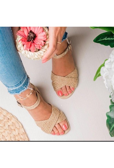 Monica Kadın Hasır Detaylı Çapraz Alçak Topuklu Bayan Ayakkabı Monica Kadın Hasır Detaylı Çapraz Alçak Topuklu Bayan Ayakkabı