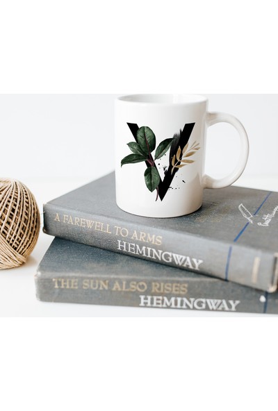 Hediye Sepeti V Baş Harfine Özel Çiçek Tasarımlı Porselen Kupa Bardak