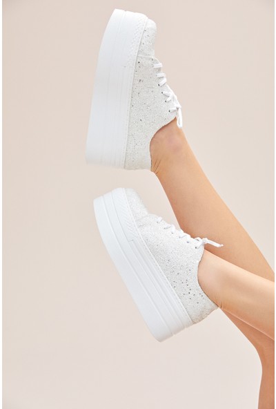 Oleg Cassini Kırık Beyaz Taşlı Yüksek Taban Gelin Spor Ayakkabı Oleg Cassini Kırık Beyaz Taşlı Yüksek Taban Gelin Spor Ayakkabı