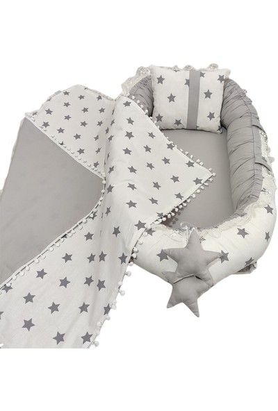 Bebek Atölyesi Gri Yıldız Desenli Babynest ve Ponpon Battaniye