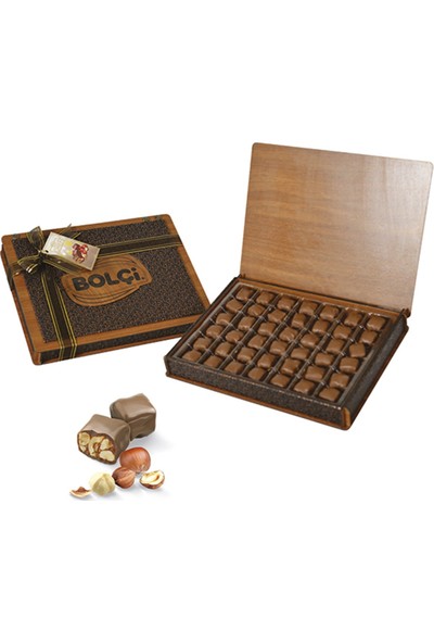 Bolçi Sütlü Fındıklı Bolu Çikolatası Ahşap Kutu 335GR Bolçi Sütlü Fındıklı Bolu Çikolatası Ahşap Kutu 335GR