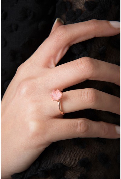 Elika Silver 14K Rose Altın Kaplama Pembe Zirkon Taşlı Lotus Çiçeği Kadın Yüzük Elika Silver 14K Rose Altın Kaplama Pembe Zirkon Taşlı Lotus Çiçeği Kadın Yüzük