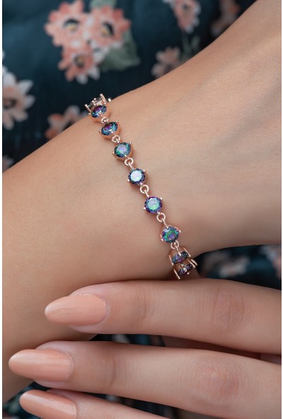 Nereze 925 Ayar Sıralı Mistik Topaz Taşlı Kadın Gümüş Bileklik Nereze 925 Ayar Sıralı Mistik Topaz Taşlı Kadın Gümüş Bileklik