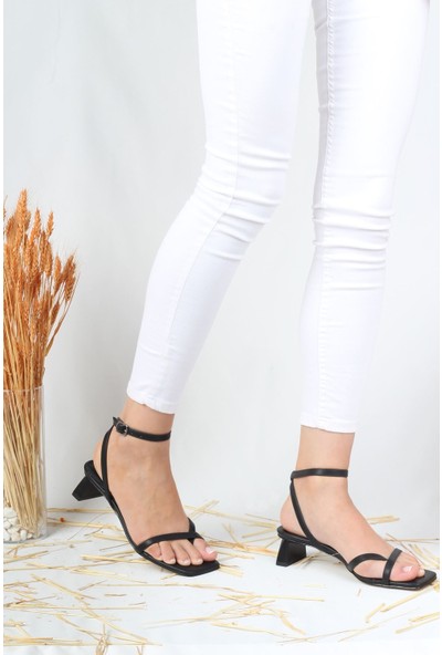 Modabuymus Parmak Arası Kısa Topuklu Siyah Kadın Sandalet - Serro Modabuymus Parmak Arası Kısa Topuklu Siyah Kadın Sandalet - Serro