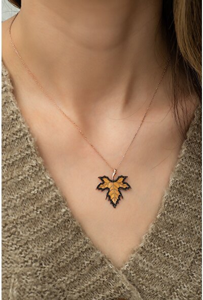 Nereze 925 Ayar Gümüş Siyah Taşlı Çınar Yaprak Kadın Kolye Nereze 925 Ayar Gümüş Siyah Taşlı Çınar Yaprak Kadın Kolye