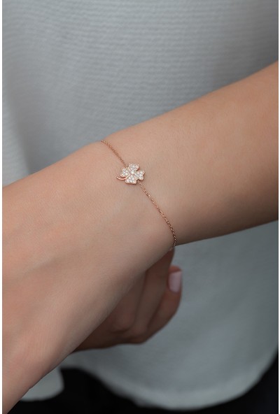 Nereze 925 Ayar Gümüş Minik Yonca Kadın Bileklik Nereze 925 Ayar Gümüş Minik Yonca Kadın Bileklik